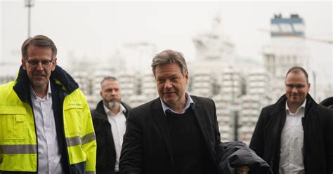 Schwimmendes Lng Terminal In Brunsbüttel Eingetroffen Zeitung Für