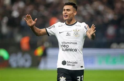 Diretor do Atlético MG confirma contratação de Fausto Vera e diz não