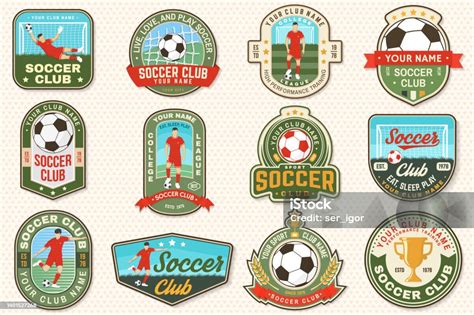 축구 클럽 패치 디자인 세트 벡터 일러스트레이션 스포츠 클럽 간판 로고 라벨 스티커 골키퍼 게이트 및 플레이어 실루엣이있는 패치