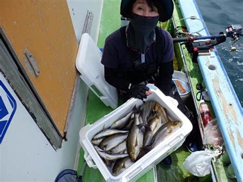 旬魚”が大漁》イサキ＆アジ、数、型、白子、全て絶好調 勝山【利八丸】 画像ギャラリー 釣りビジョン マガジン 釣りビジョン