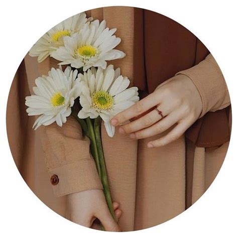 گالری زیباترین عکس های دختر با گل برای پروفایل 2019 تــــــــوپ