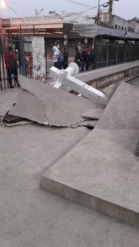 Tren Sarmiento Chocó Contra El Andén En La Estación De Merlo