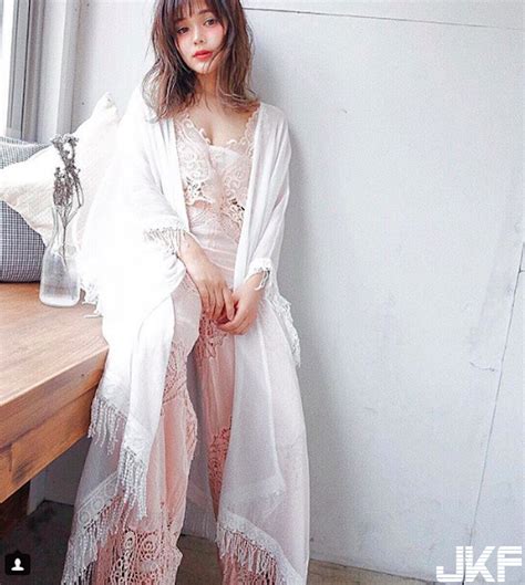 【ev女孩】「超嫩辣媽」身材無敵了！膚白貌美還有「性感蜜桃臀」，s型曲線好凸出！ Ev撲克官網