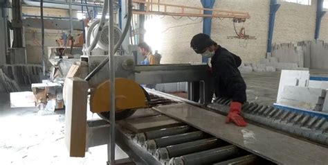 انتقاد کارگران سنگ پاسارگاد از پرداخت علی‌الحساب حقوق و محرومیت بیمه‌ای