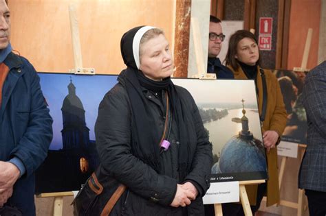 У Луцьку відкрили фотовиставку про воєнні злочини росіян