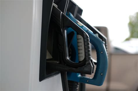 에너지 차량 Ev용 전기 자동차 충전소의 전원 플러그 네트워크 연결 플러그에 대한 스톡 사진 및 기타 이미지 네트워크 연결 플러그 차 하이 앵글 Istock