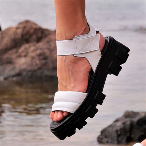 Дамски бели сандали Afrodita White Tinti Shoes