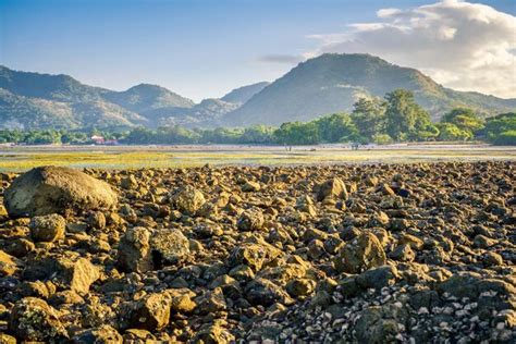 Premium Photo Beautiful Seascape At The Beach Of Lian Batangas