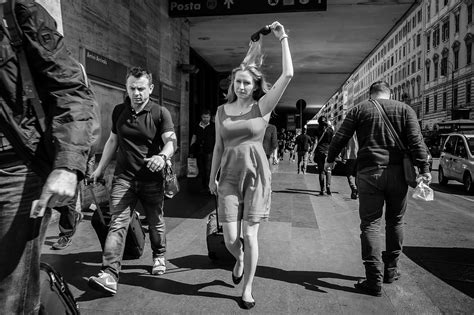 배경 화면 화이트 검은 단색화 거리 도로 사진술 서 있는 하부 구조 남자 스타일 칼집 군중 스냅 사진 Gxr 휴양 검정색과 흰색 흑백 사진