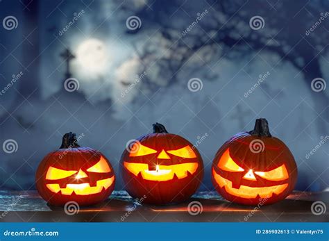 Carved Lightening Pumpkins For Halloween Jack O Lanterns With Scary