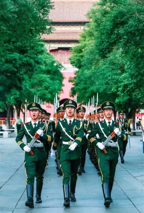 别了武警天安门国旗护卫队你好全新亮相的解放军仪仗队 天安门广场 天安门 武警 新浪新闻