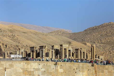 آخرین خبر عکس گردشگران نوروز ۱۴۰۳ در تخت جمشید و زندیه