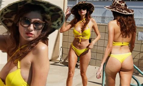 15 Images Leggy Blanca Blanco Heads To The Beach 17 Photos New Photos