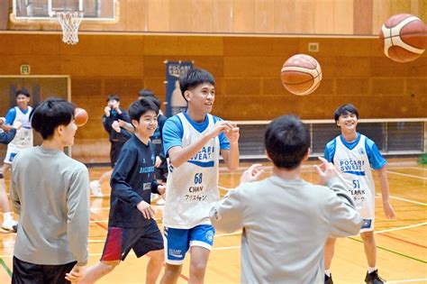 フィリピンの10代選手、佐賀で交流 バルーナーズu15と合同練習 行政・社会 佐賀県のニュース 佐賀新聞