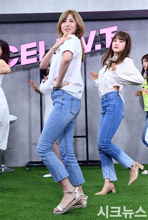시크포토 에이핑크 오하영 점점 더 예뻐지네 셀럽미디어
