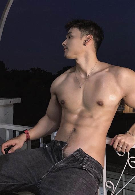 เปิดวาร์ป Mz Mkz หนุ่มหล่องานดี ซิกแพกแน่น เป้าตุง
