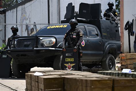 Venezuela Incautan Armas De Guerra En Cárcel De Tocorón Cuna Del