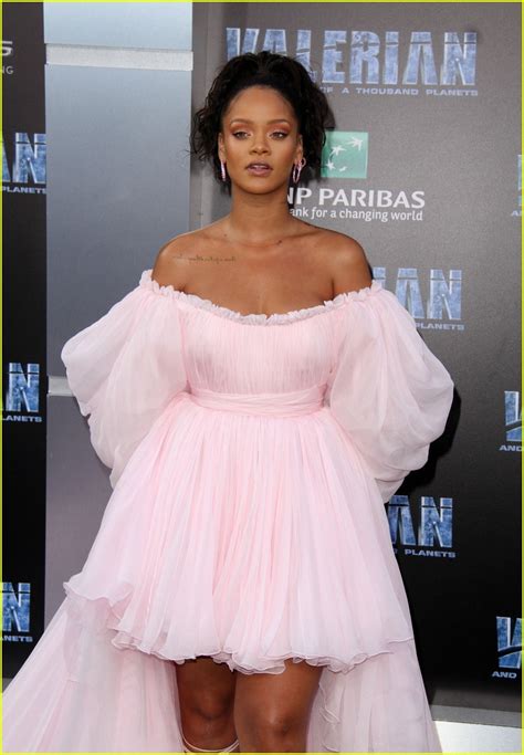 Rihanna Responds To Body Shamers Calling Her Too Fat Photo 3935669