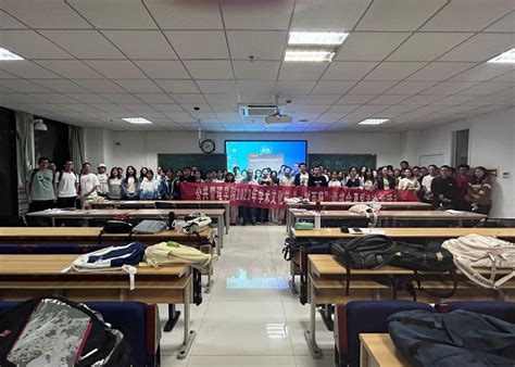 公管院2023级一树百获读书会活动顺利举行 湖南大学党委学生工作部处人民武装部