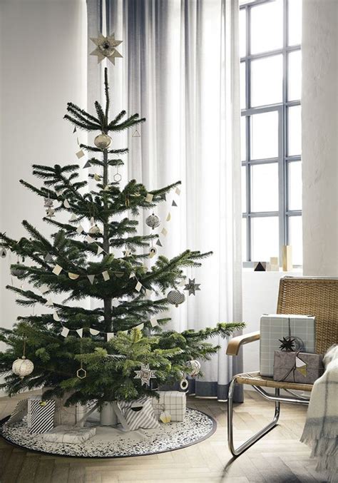 25 Simple And Minimalist Christmas Tree Decorations Homemydesign