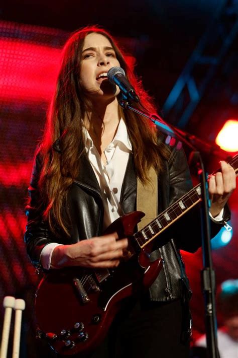 Best Images About Danielle Haim On Pinterest Photo Ed Carly Simon And Leather