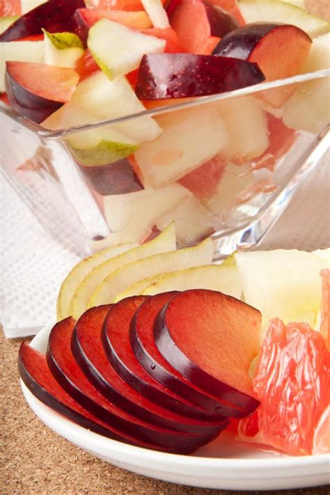 Salada De Fruta Fresca Foto De Stock Imagem De Maduro 26005692
