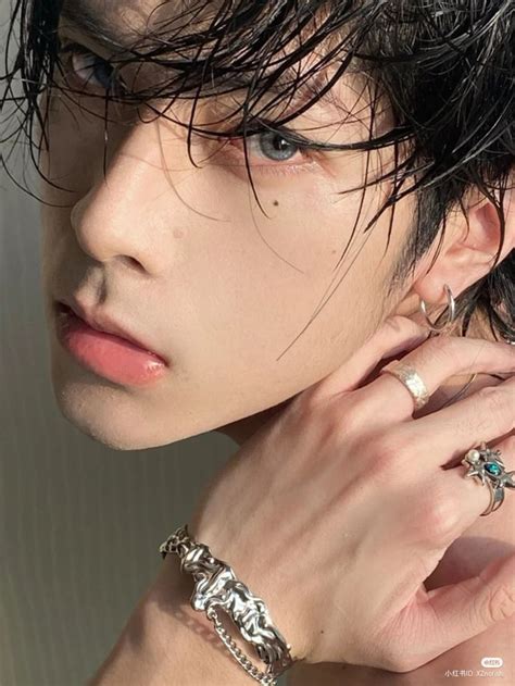 Pin By ㅤ On ꒰ Hit Pins ꒱ Male Pose Reference Pose Reference Face