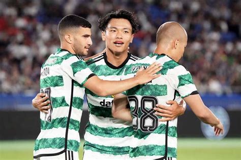 旗手怜央＆前田大然の初ゴールでセルティック快勝！ 抱擁し健闘称え合う両者に「強い絆と団結力の表われ」と現地メディアが賛辞 The Digest