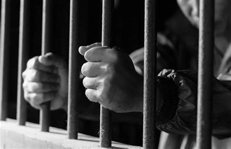 PMES Polícia Militar recupera veículo e prende homens procurados pela