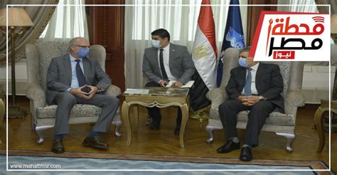 رئيس هيئة قناة السويس يلتقي السفير الأرجنتيني لبحث سبل التعاون المشترك