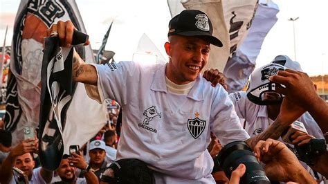 Depois Da Volta Ao Mundo Bernard Volta Pra Casa Nos Braços Da Torcida