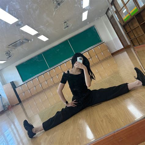 1 1🩰라바 언발 오프숄더 티 커버업 로맨틱 러블리 여리핏 페미닌 공주 발레리나티 프릴 프릴티셔츠 긴팔티 랩티셔츠 필라테스 무용 헬스 운동 발레 발레리나 현대무용 피겨