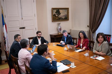 Presidente Boric vuelve de sus vacaciones habrá cambio de gabinete