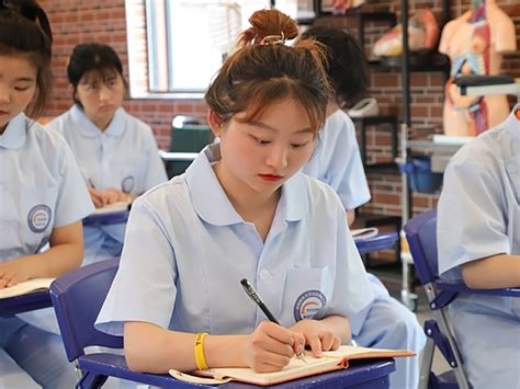 学护理 护理专业 护理学校 护理学校排名 新东方技工学校护理系