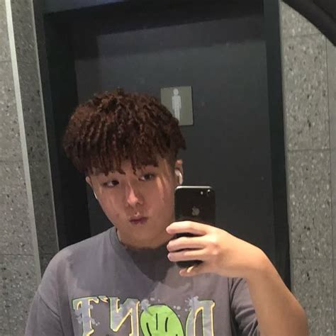 ㄜ我覺得其實如果不舒服 可以試著當下跟對方說說看 怎樣都能有比直接公審更好的方法對吧 而且其實 裡面有認識的 他們不是什麼🐒 他們人很好啦