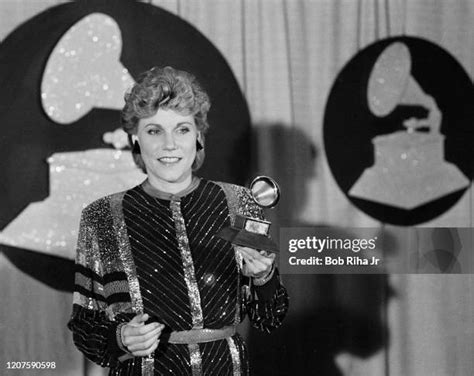 1455 Anne Murray Photos And High Res Pictures Getty Images