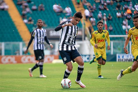 Exame Descarta Lesão Muscular E Léo Artur Fica à Disposição Para