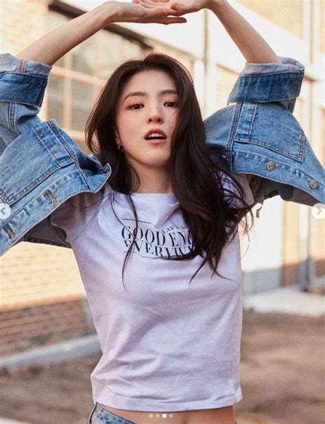 한소희는 모든 순간이 예쁘구나 독보적 분위기는 덤 한국 여배우 여성 운동복 가을 패션