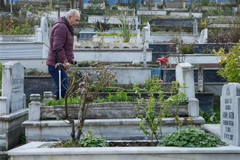 Düzce Depremi nde hayatını kaybedenler mezarları başında anıldı Haberler