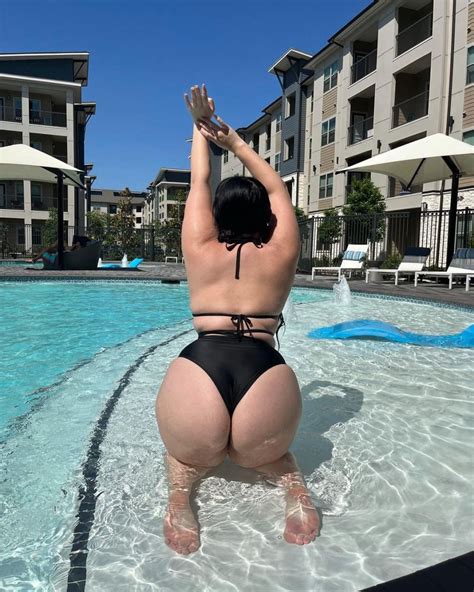 American Pickers Star Danielle Colbys Daughter Memphis 22 Shows Off