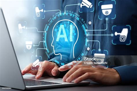 Ai 보안 카메라 및 감시 시스템 인공 지능 기반 실시간 분석 및 감지 기계 학습을 사용하여 자동화된 모니터링 시스템을 개발하는 엔지니어입니다 감시에 대한 스톡 사진 및