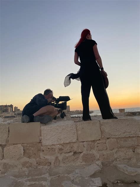 Prof Alice Roberts💙 On Twitter I Talk To Archaeologist And Inspector