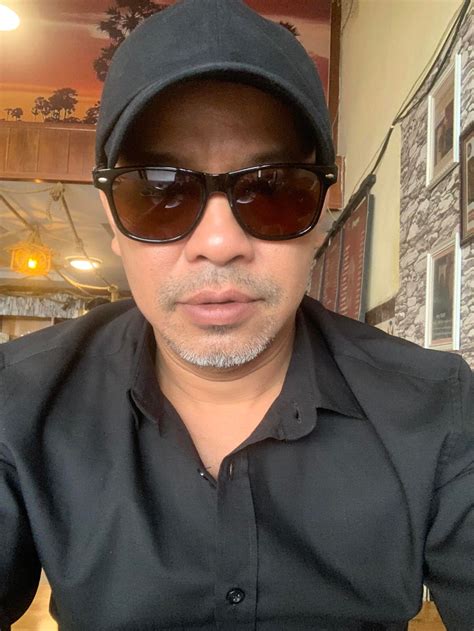 សាន ផានិត ស៊យទាំងព្រឹកក្រោយមានបុរសម្នាក់ជិះឡានមកអុកឡុកហាងខ្លួនទាំងព្រឹក… មានវិដេអូ សង្គម