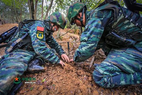 特戦隊員山奥でサバイバル訓練を敢行 新華網日本語