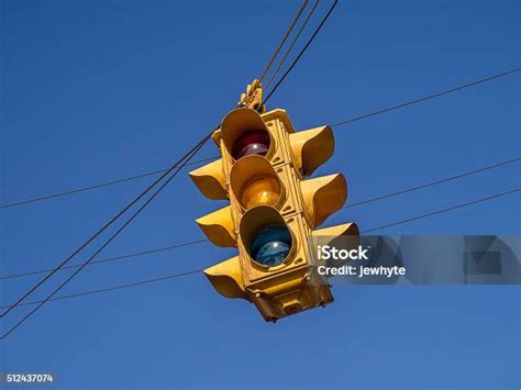 Lampu Lalu Lintas Kuning Gaya Retro Foto Stok Unduh Gambar Sekarang