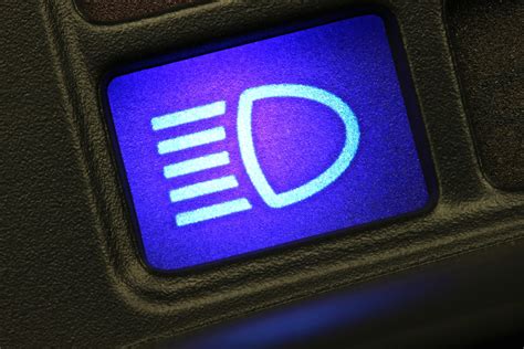 Ini Aturan Dan Etika Penggunaan Lampu Jauh Mobil Evalube