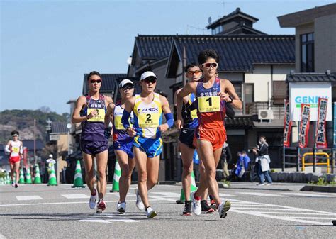 先頭を歩く丸尾（撮影・吉田 剛） ― スポニチ Sponichi Annex スポーツ
