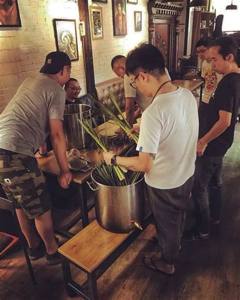 那些夏夜喝酒的爷们老友贰号咸酸梅淡艾上枪