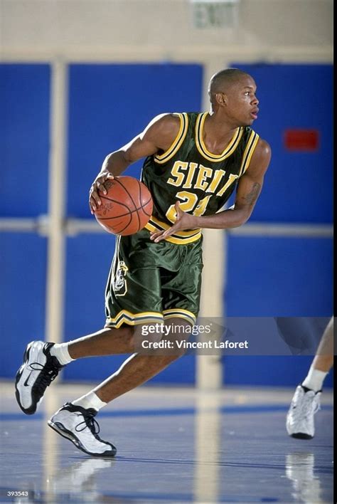 Dwayne Archbold Of The Siena Saints Dribbles During The Sparkletts News Photo Getty Images