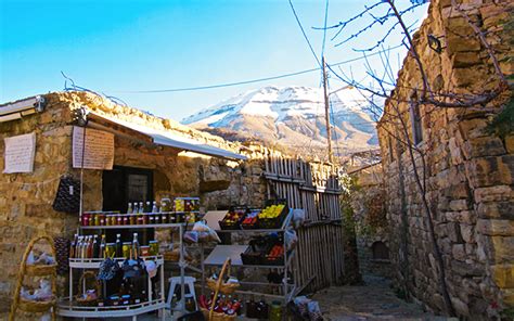 Bekaa Kafra Le Village De Saint Charbel Moovtoo